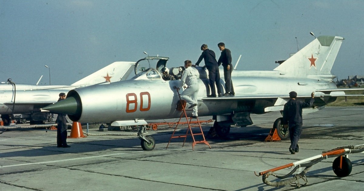 МиГ-21: почему у него такой странный нос и за что советский истребитель ...